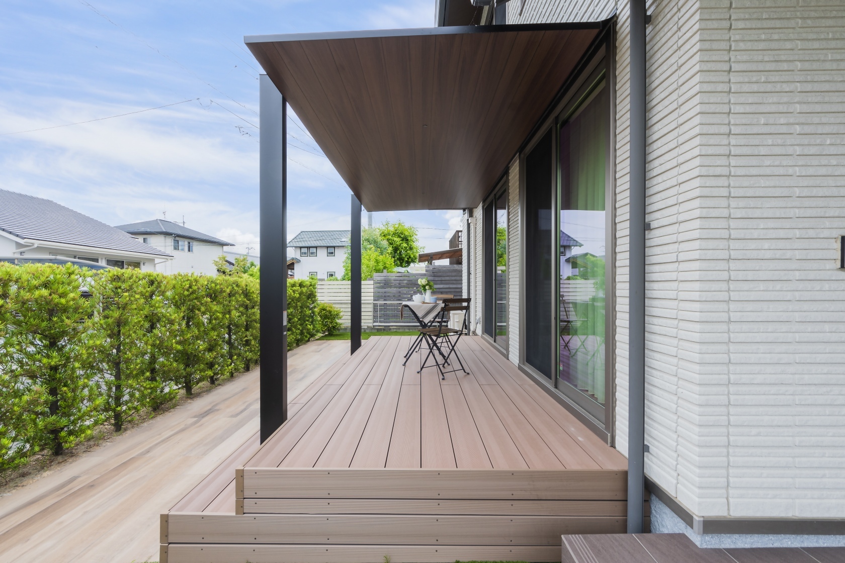 LIXILテラスSCで実現する快適な屋外空間：シンプルで美しい独立型テラスの魅力 - GardenJournalGarden journal｜ガーデンジャーナル